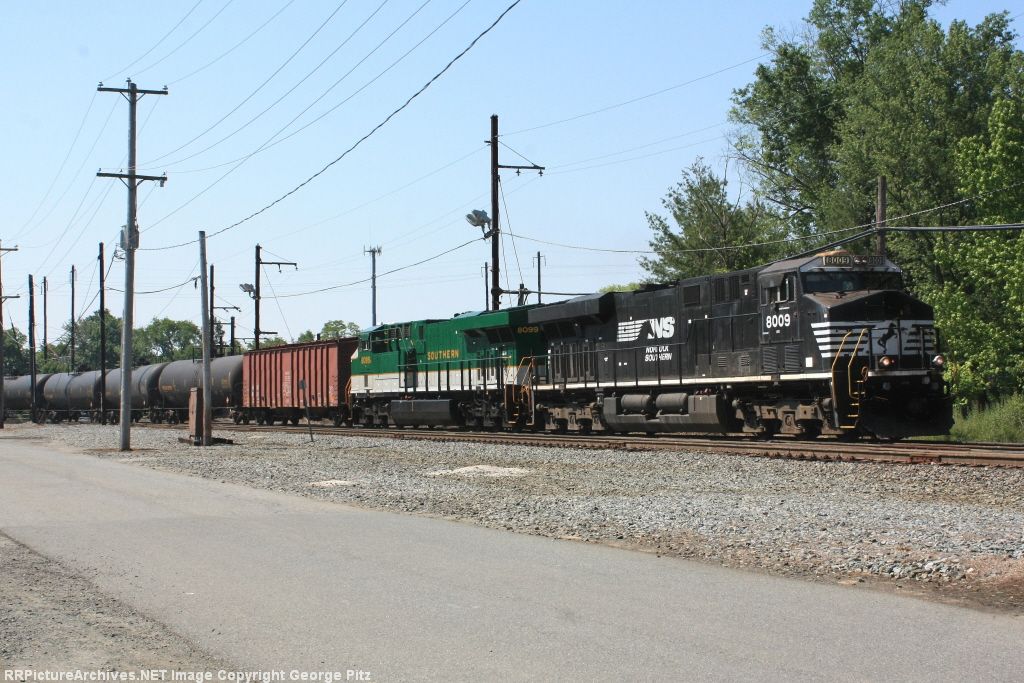 NS 8009 and train 65R
